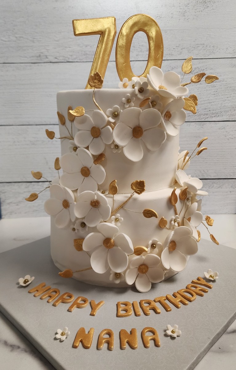 How to Create a Stunning White and Gold Flower Cake – Mommy Sweet Cakes